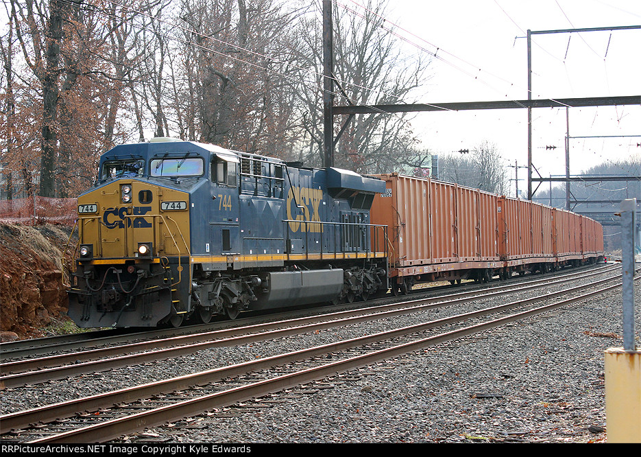 CSX ES44AC #744 on Q706-04
